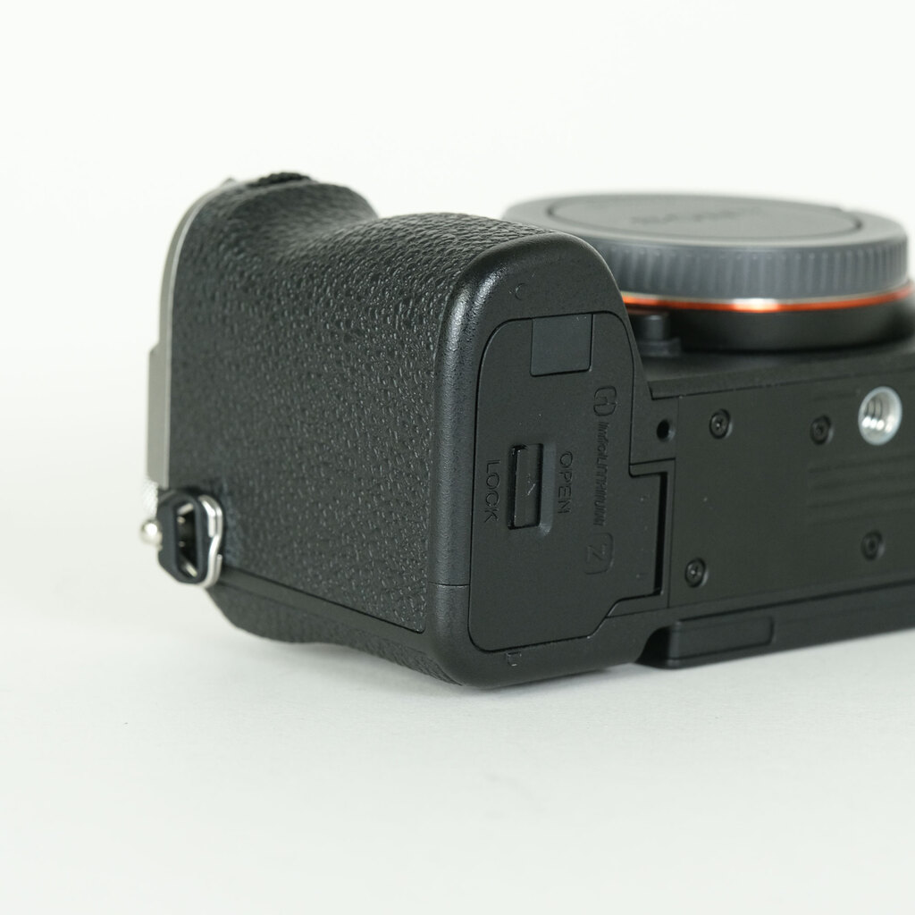 SONY α7C II（ILCE-7CM2）の出品 | ONE SCENE（ワンシーン）